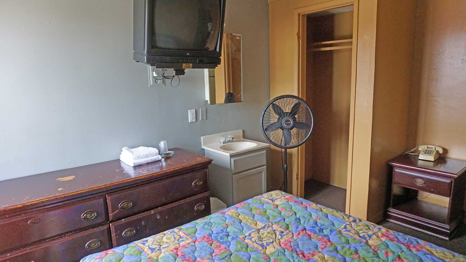 Weekly Hotel rates Inglewood CA - Holly Crest Hotel